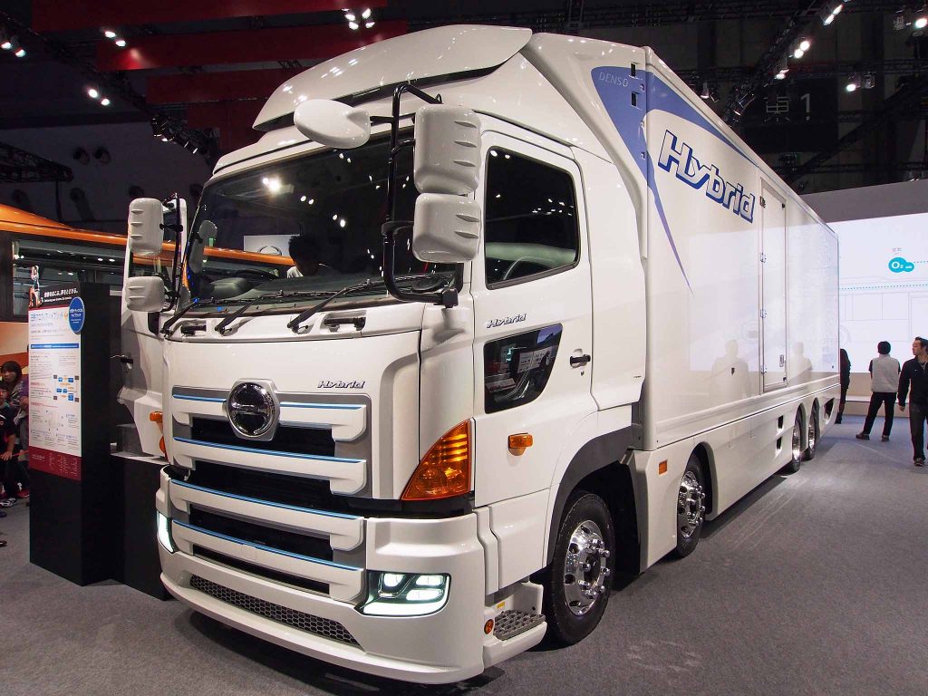 HINO GOES HYBRIDS AND AI IN THE FACE OF ELECTRICS | Truck & Bus News